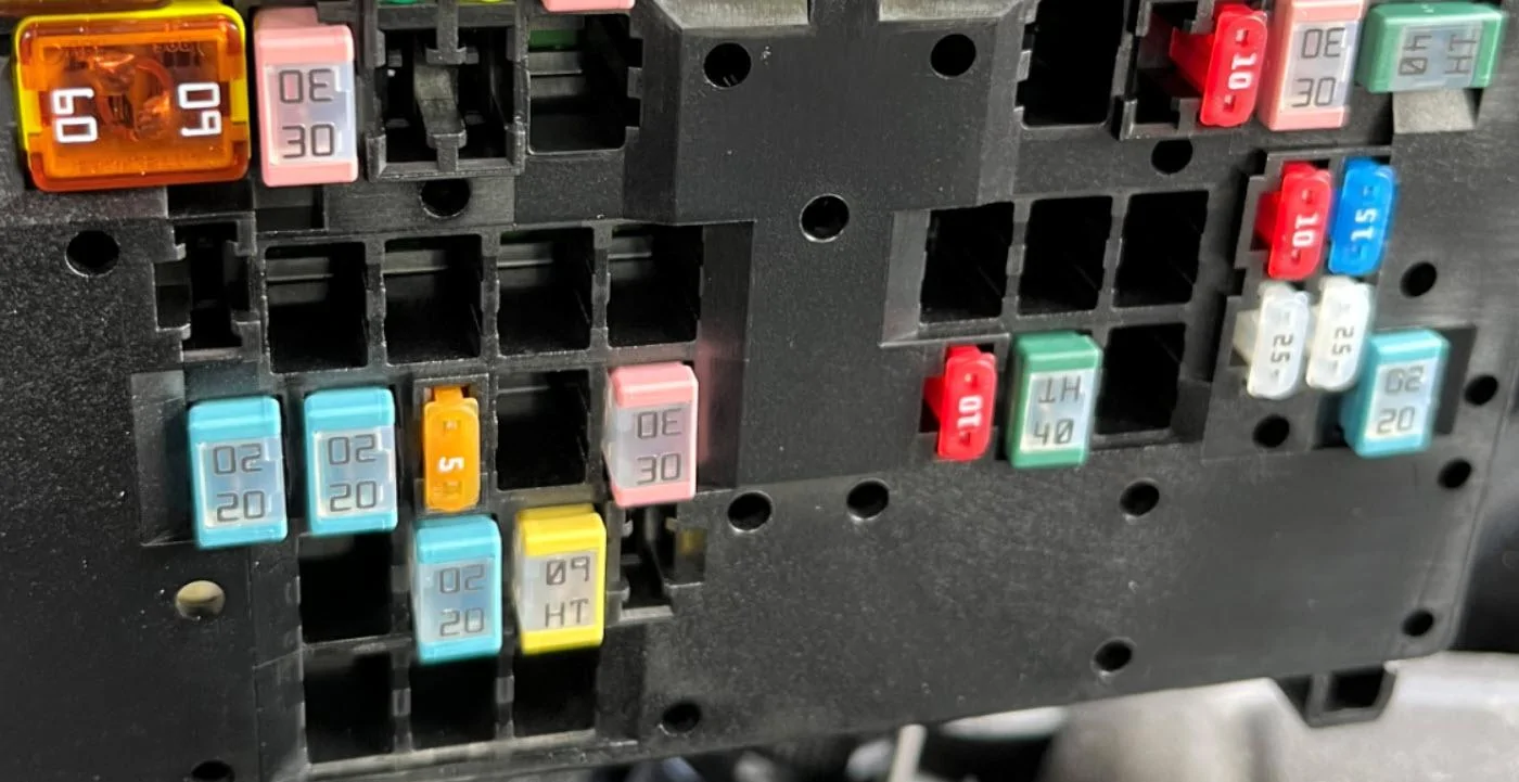 Which fuse for 12 volt accessory outlets in bed | MaverickTruckClub ...