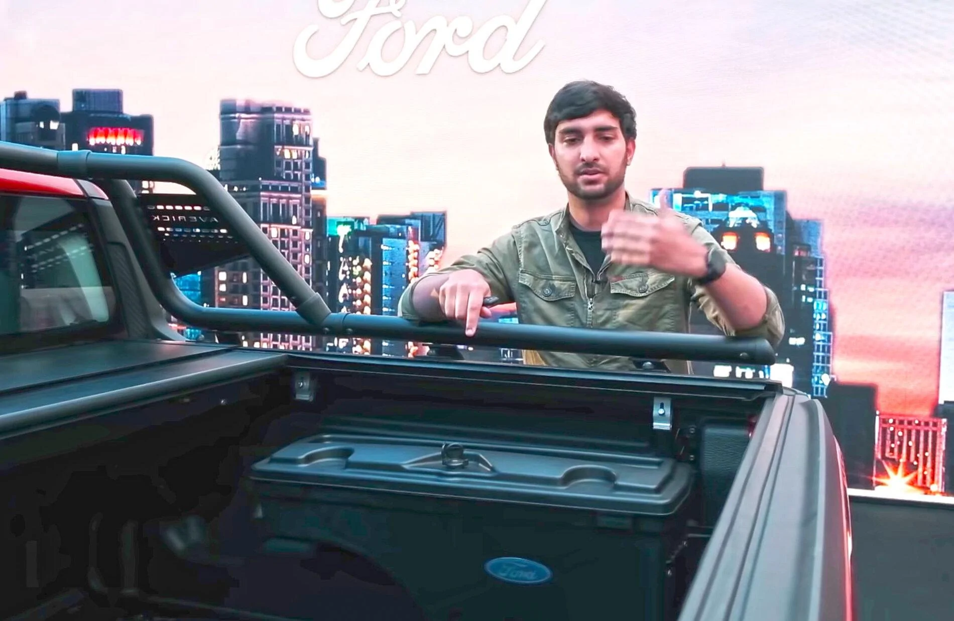 Maverick with chase bed rack / pipe rails and running boards [more ...