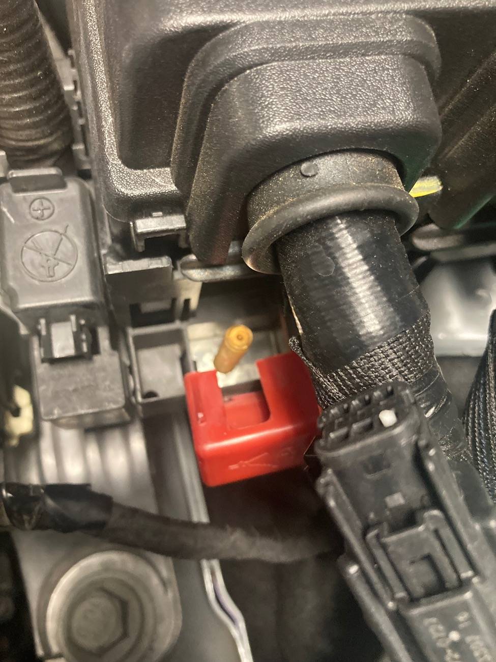 Hybrid underhood battery terminals -- photos & video | Page 2 ...