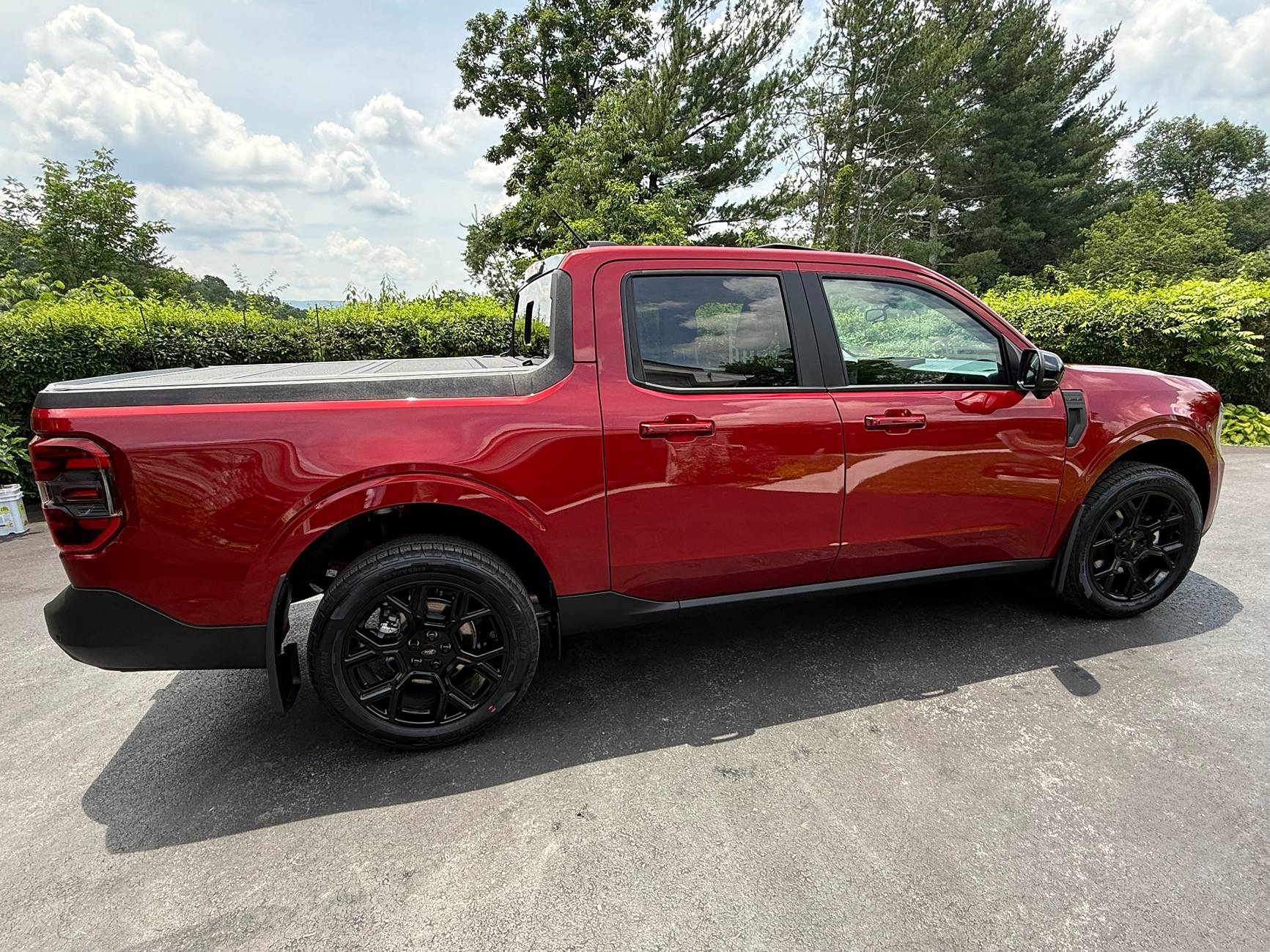 First pics of Ruby Red Lariat with black pkg | MaverickTruckClub - 2022 ...