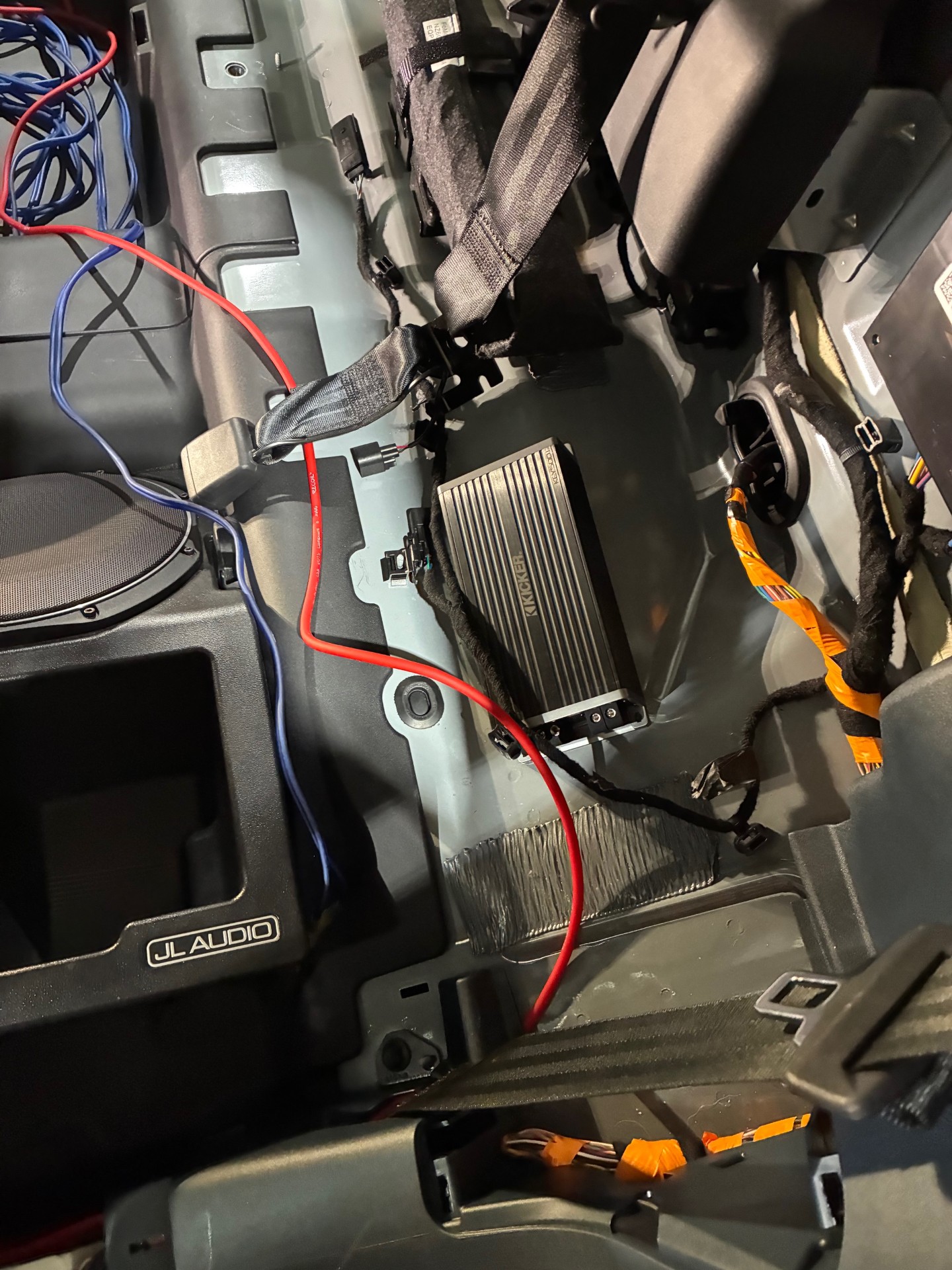 Installing Stealthbox subwoofer in B&O stereo system ...