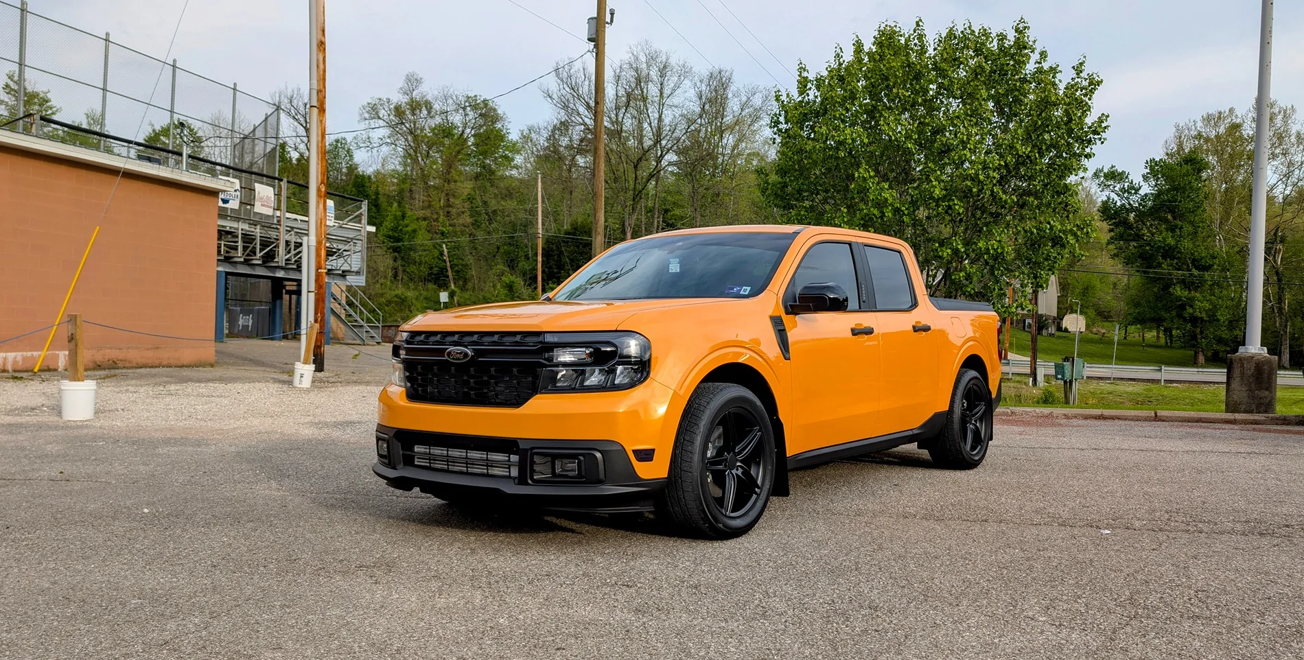 To tailgate spoiler or not to tailgate spoiler... That is the question ...