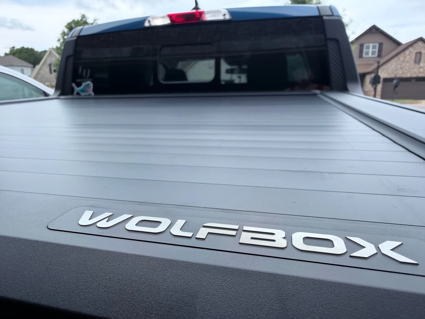Review - Wolfbox SmartSlide Electric Retractable Bed Cover ...