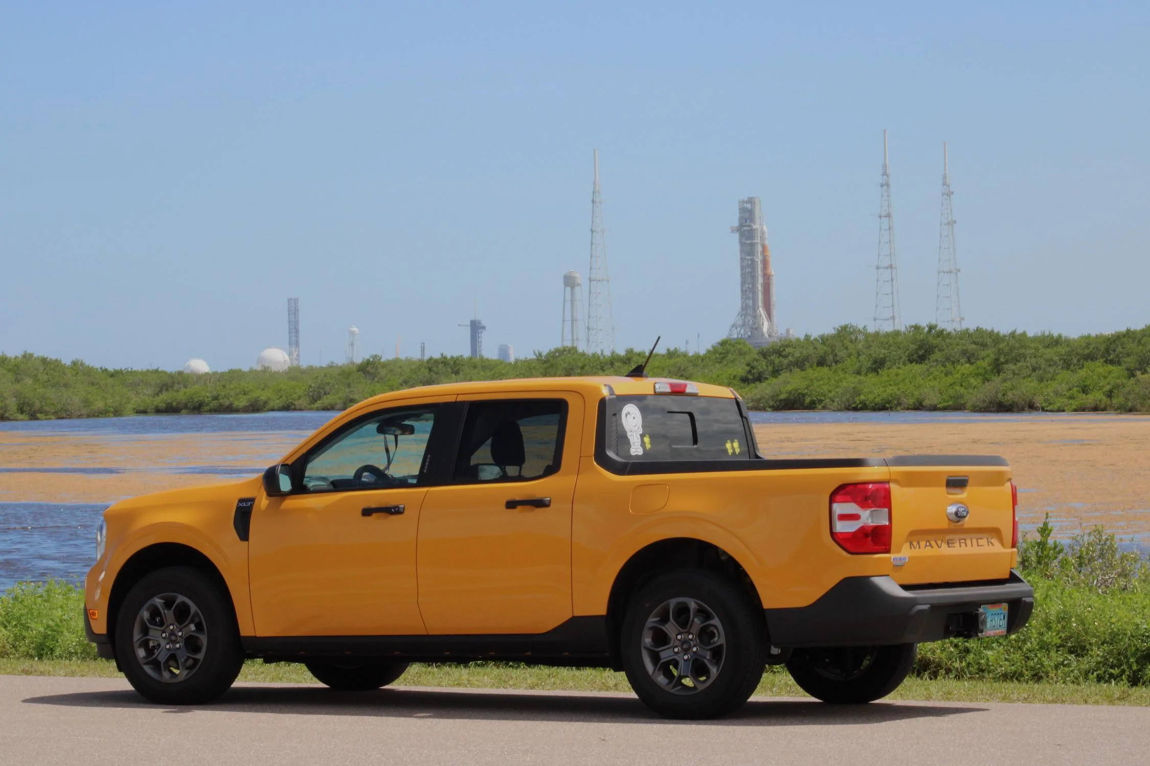 Maverick meets the Artemis Moon Rocket (+ More Space Photos ...