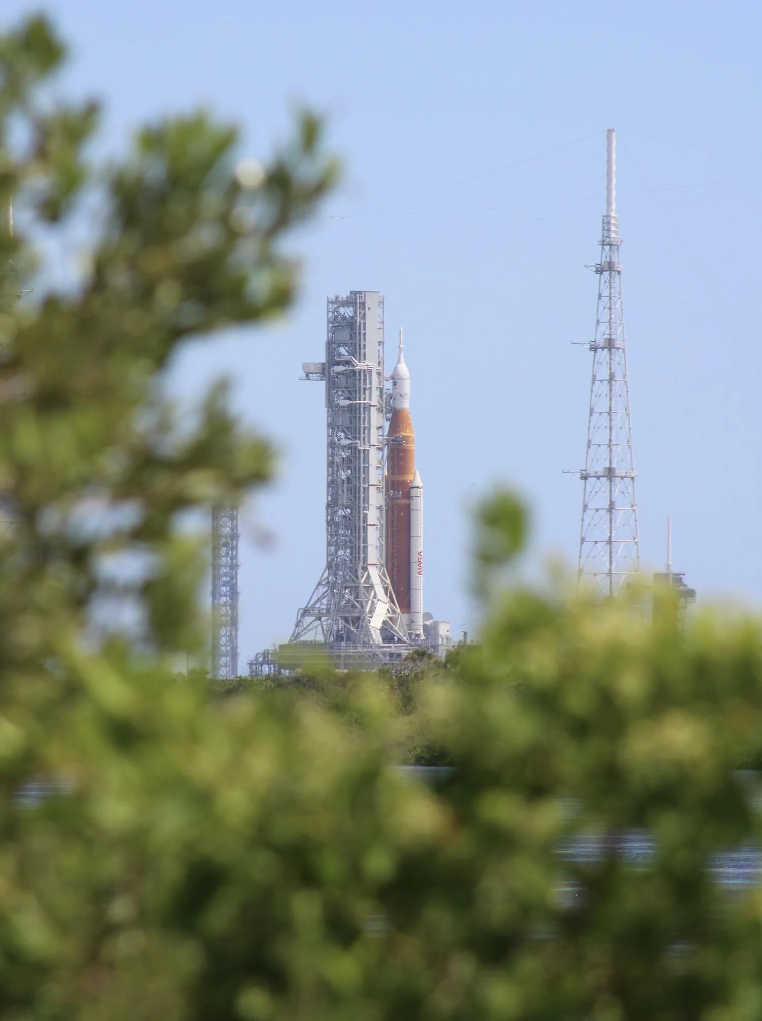 Maverick meets the Artemis Moon Rocket (+ More Space Photos ...