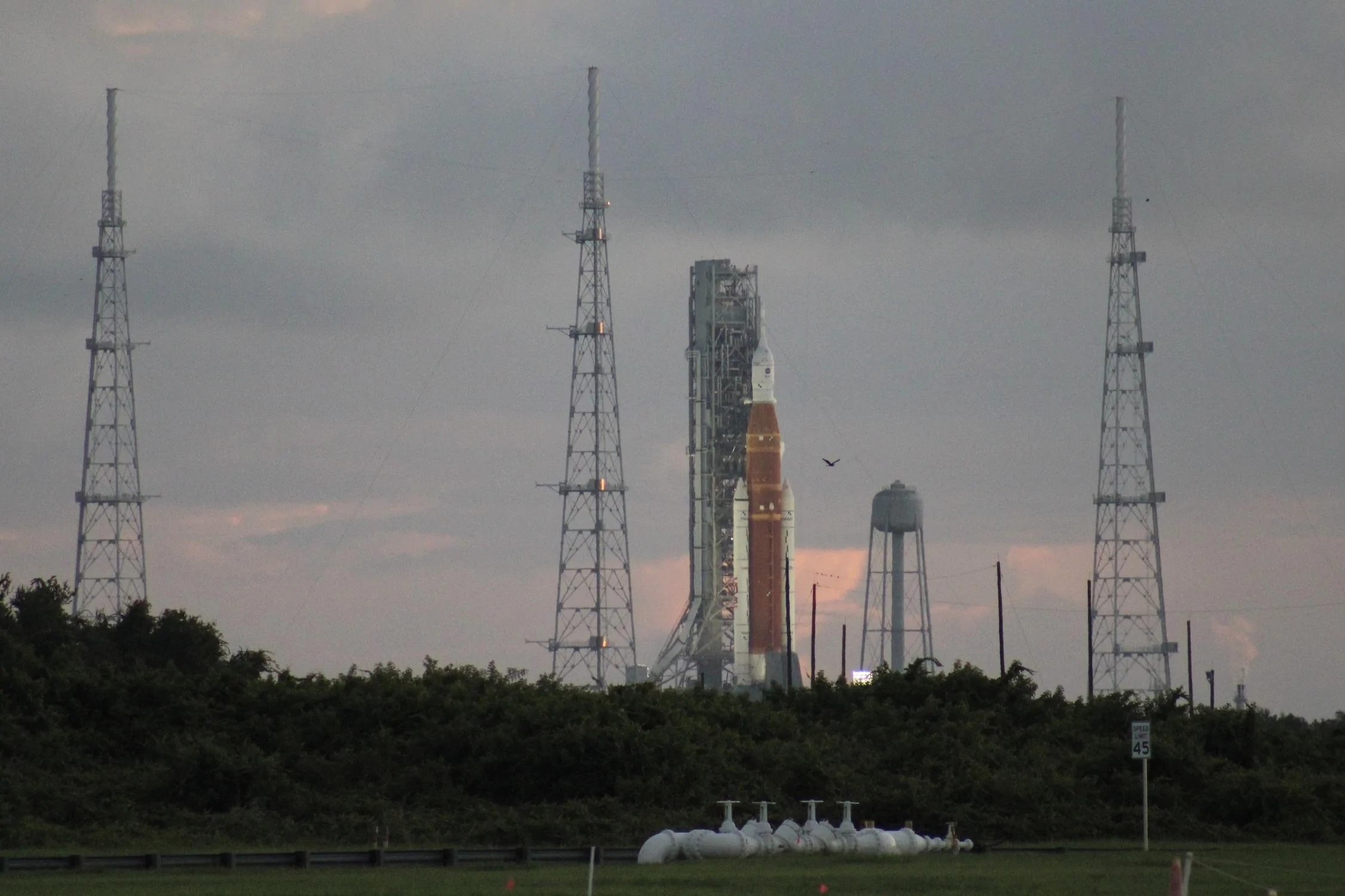 Maverick meets the Artemis Moon Rocket (+ More Space Photos ...