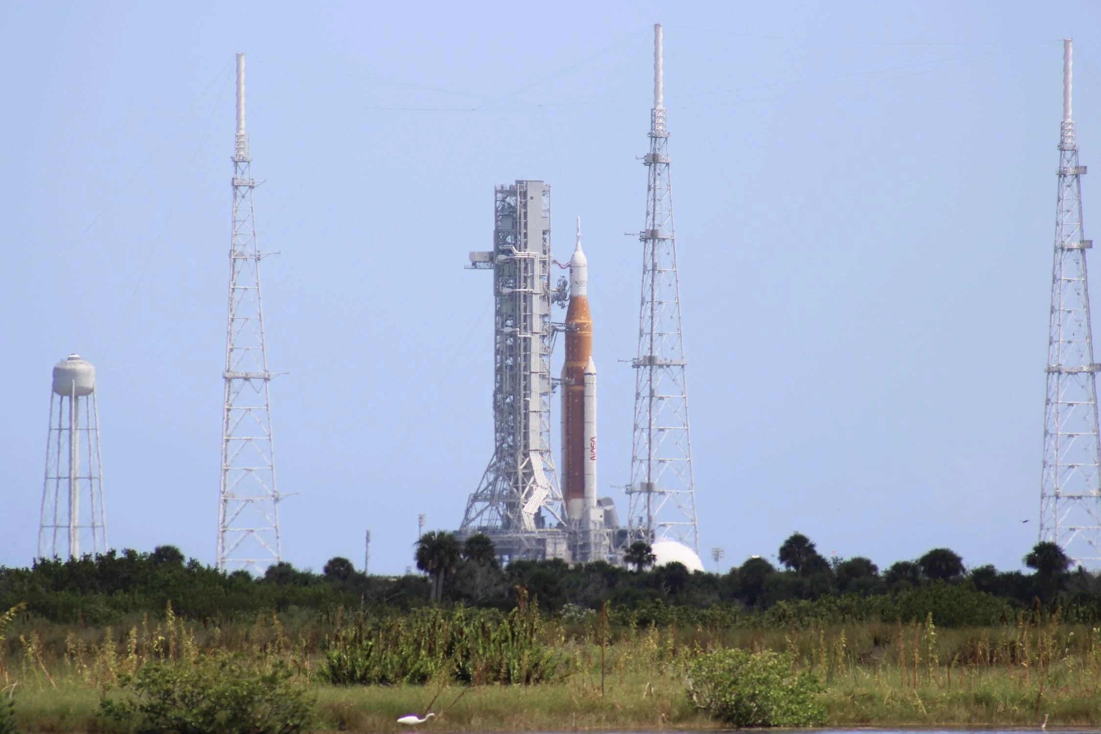 Maverick meets the Artemis Moon Rocket (+ More Space Photos ...