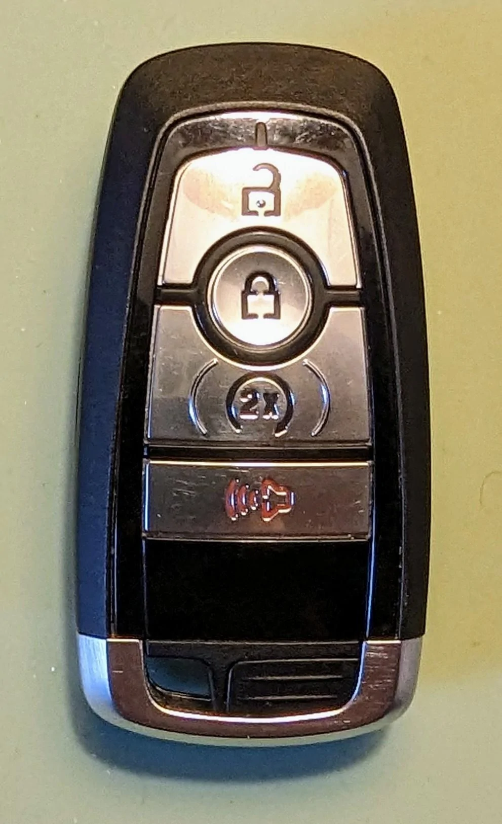 Can someone verify what a Lariat Lux Key Fob (push button start) looks ...