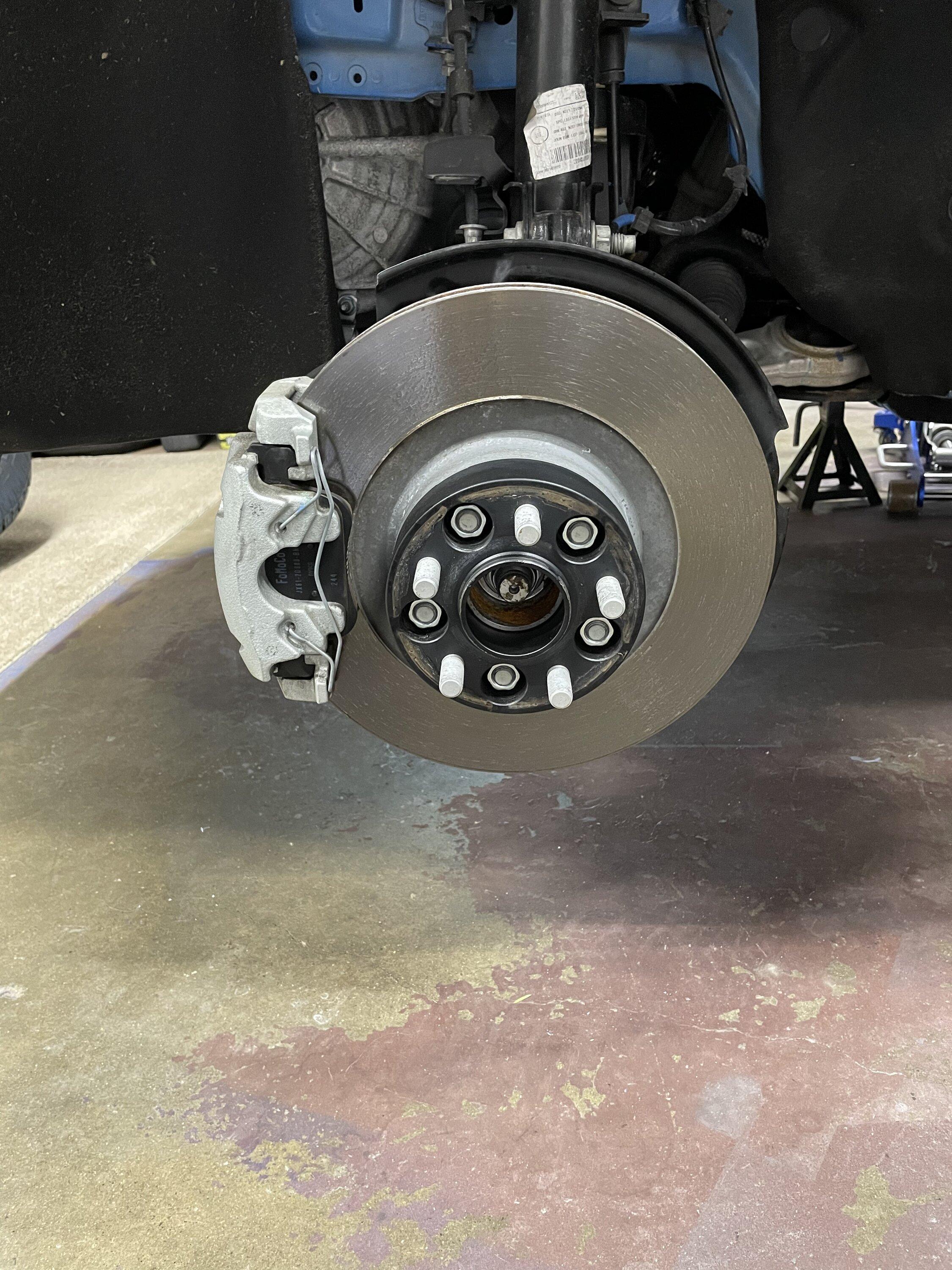 Painted my Maverick calipers in blue color from Eastwood kit ...
